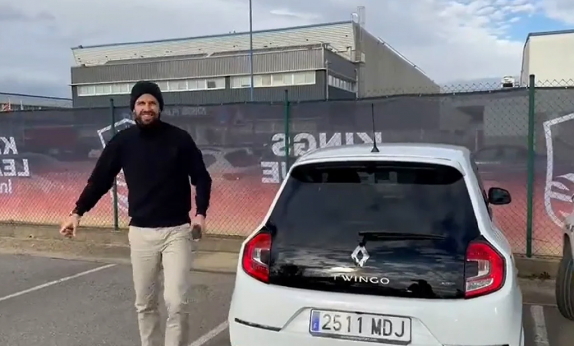 En Un Twingo Llega Gerard Piqué A La Kings League